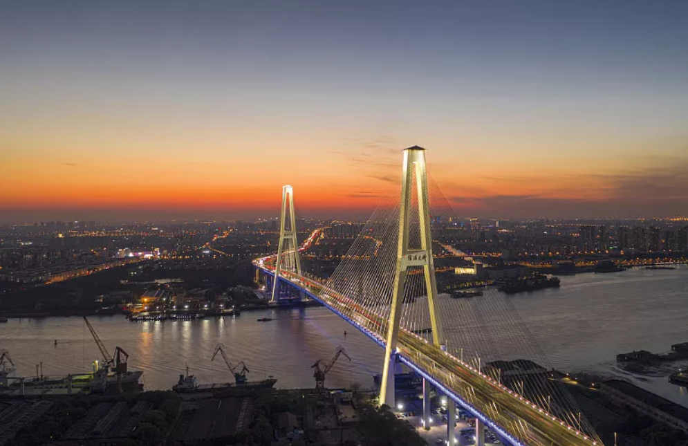 跨越黄浦江上的五座大桥，见证了上海的发展，你觉得哪座桥漂亮？